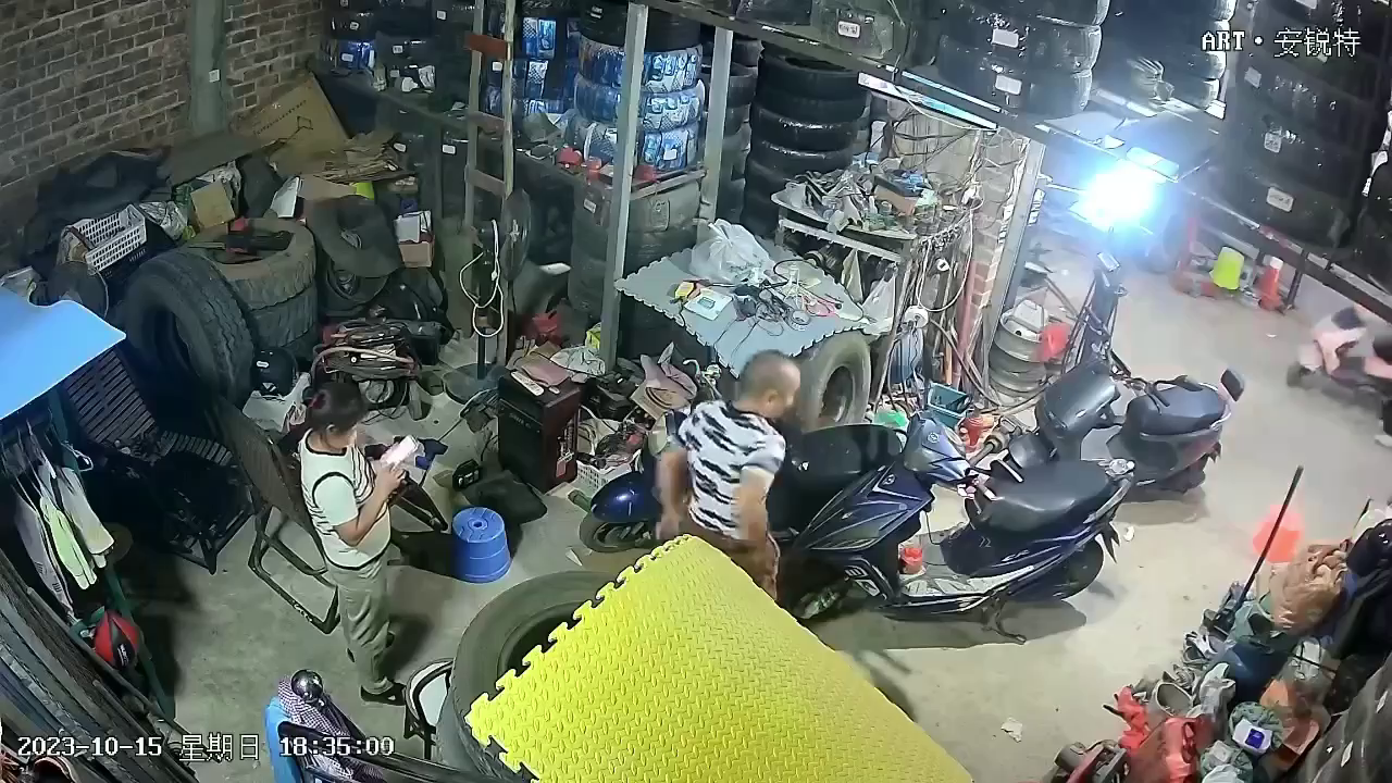 Angry Dude Attacked A Store Clerk » UncensoredVideo - Latest News ...