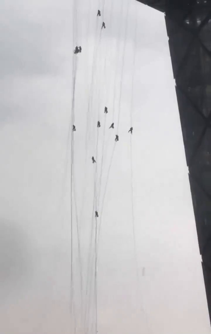 Several Glass Maintenance Workers In Beijing, China, Were Trapped ...