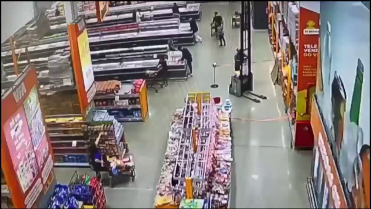 The Woman Was Injured In A Supermarket As A Result Of The Fall Of A ...
